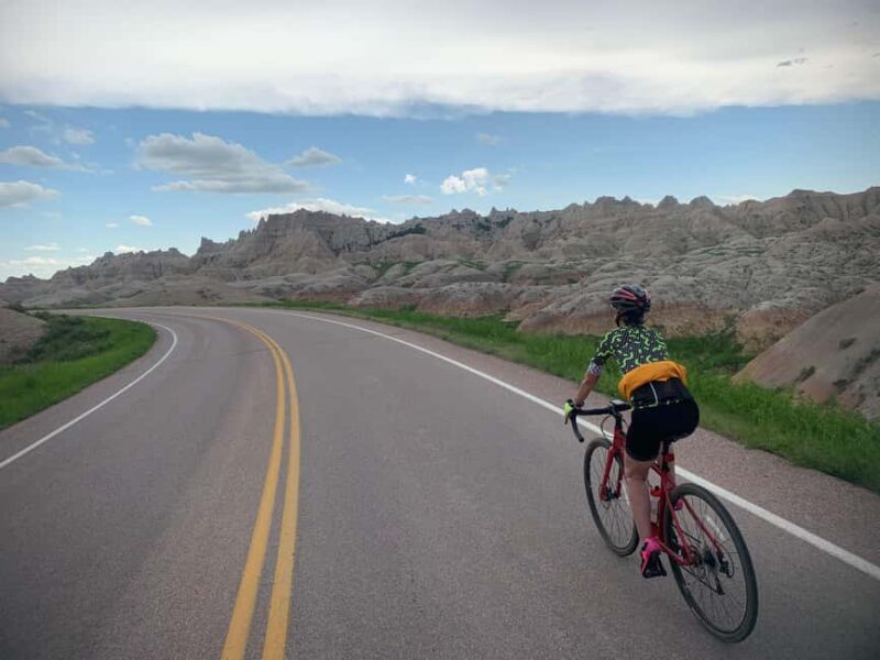 Badlands National Park: Private Bike/E-Bike Tour with Lunch - Key Points