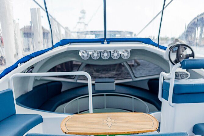 Bahamas on a Semi Submersive Glass Bottom Boat - The Details: Timing, Group Size, and Practicalities