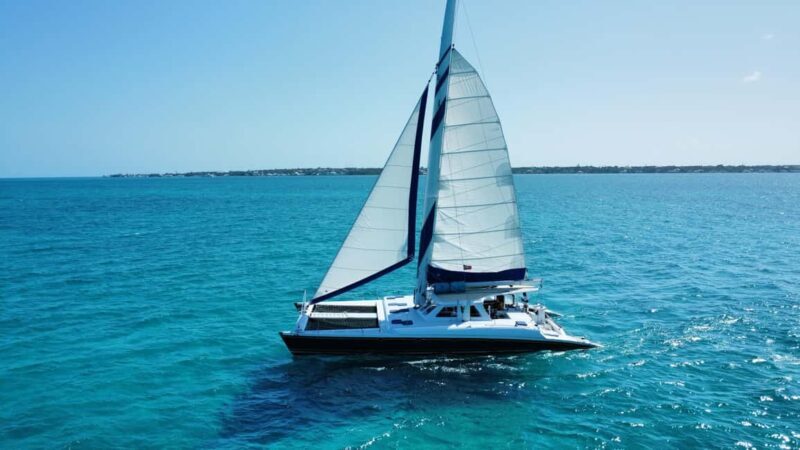 Bahamas: Swimming Pigs & Snorkeling Cruise with Lunch & Rum - Key Points