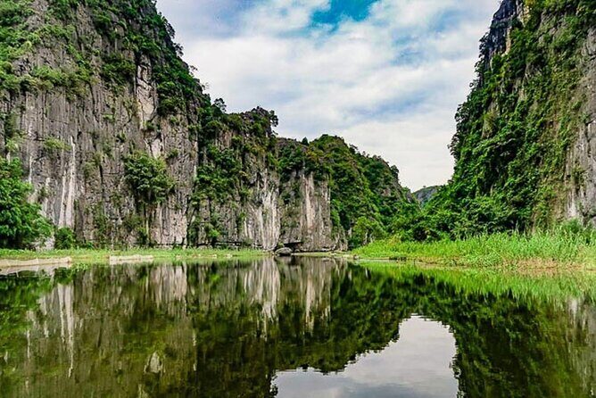 Bai Dinh Pagoda and Trang An Luxury Full Day Tour with limousine bus transfer - FAQ