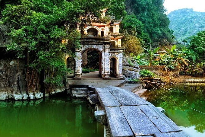 Bai Dinh Pagoda Trang An and Eco Hang Mua Cave Heritage Day Tour - An authentic and detailed look at the Ninh Binh Heritage Day Tour