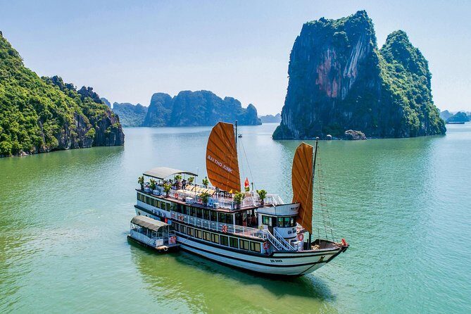 Bai Tu Long bay deluxe cruise 2D/1N: Kayaking, swimmig, Full Meals & best prices - An In-Depth Look at the Bai Tu Long Bay Deluxe Cruise