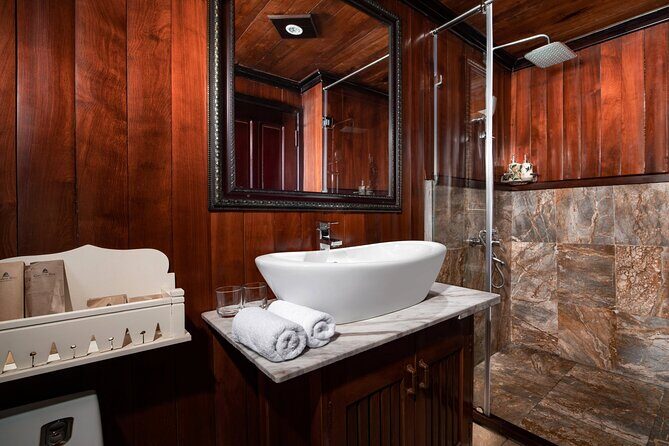 Bai Tu Long bay Deluxe cruise 2D1N: fishing villages, meals, cave, kayaking - FAQs