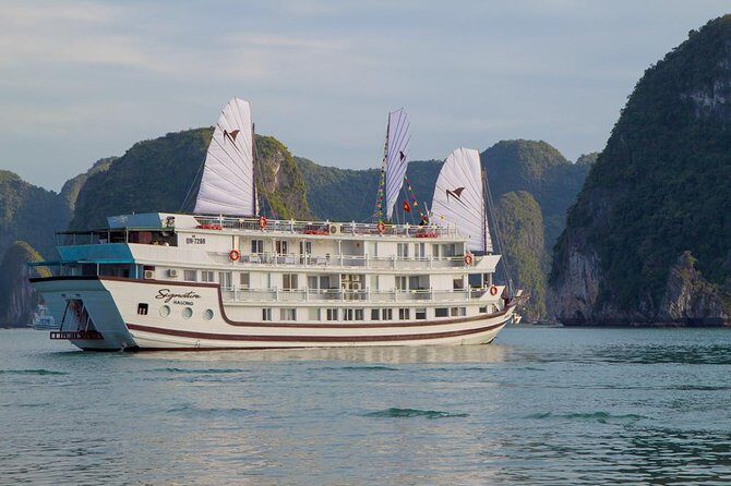 Bai Tu Long Luxury Cruises 2D/1N Tour: Kayaking, Swimming at the pristine places - Day 2: Dawn, Exploration, and Return
