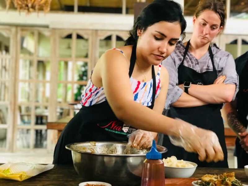 Bali: Balinese Cooking Class and Market Tour - Key Points