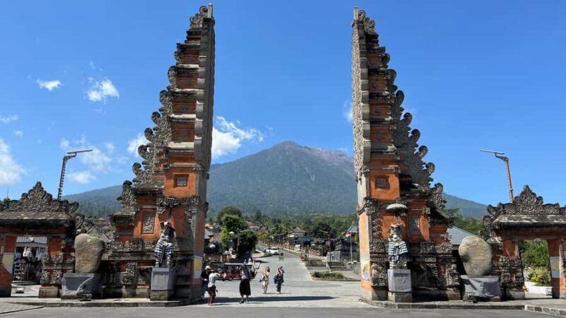 Bali: Besakih temple, Tukad Cepung waterfall, Penglipuran - Key Points