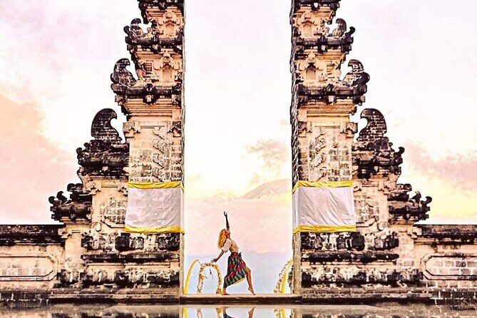 Bali Instagram: Gate of Heavan, Tirta Gangga, Swing and Waterfall - Lempuyang Temple: The Gate to Heaven