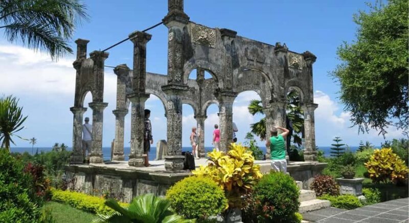 Bali: Lempuyang Temple, Tirta Gangga, and Taman Ujung Tour - Key Points