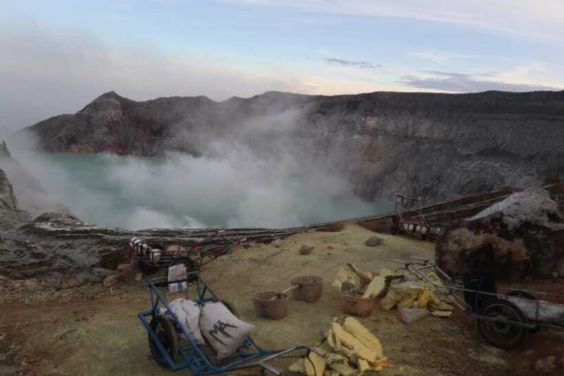 Bali: Mount Ijen Guided Night Walking Tour with Breakfast - Who Should Consider This Tour?