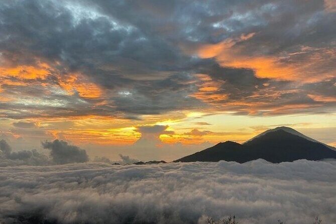 Bali: Mt Batur Sunrise Trekking with Breakfast Atop - Reaching the Summit — Witnessing the Sunrise