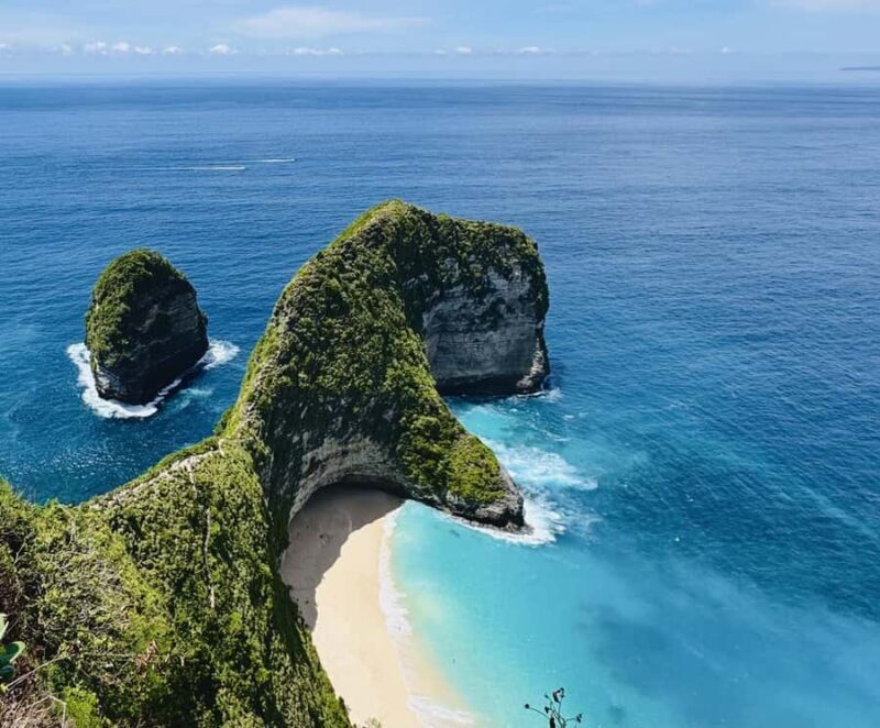 Bali: Nusa Penida 2-Day Trip with Accommodation & Meals - Key Points