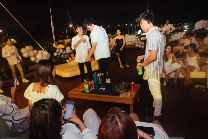 Bali: Phinisi Sunset Dinner Cruise with Entertainment - What You Can Expect From the Bali Phinisi Sunset Dinner Cruise