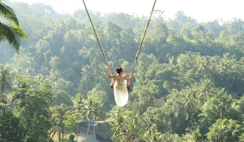 Bali: Private Tour of Lake Beratan, Handara Gate, and More - Key Points