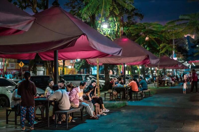 Bali: Sababay Winery Tour, Art Market & Dinner - Sunset and Dinner at Pasar Senggol Gianyar