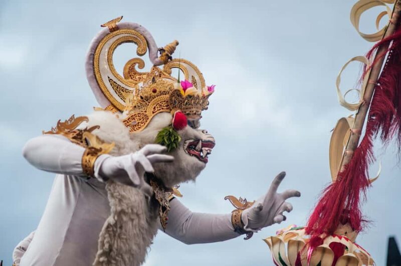 Bali: Skip-the-line Uluwatu Temple and Kecak Fire Dance Tour - How the Tour is Structured