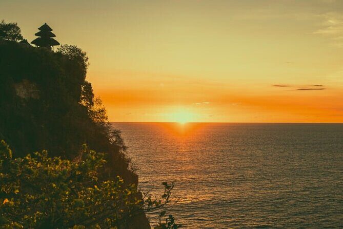 Bali: Sunset, Uluwatu Temple and Kecak Fire Dance Tour - Exploring Uluwatu Temple: Bali’s Sacred Cliffside Landmark