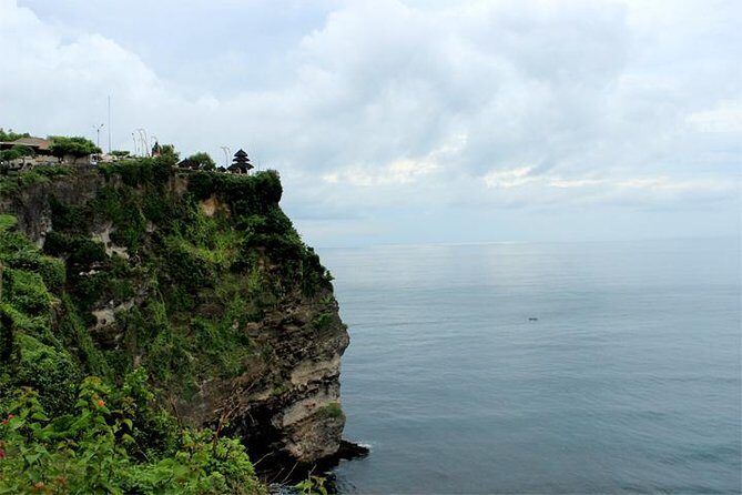 Bali Sunset: Uluwatu Temple, Kecak Dance and Jimbaran - Exploring Uluwatu Temple: Cliffside Marvel