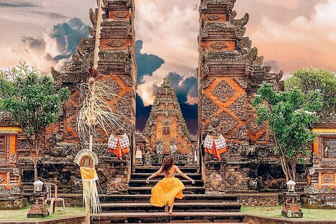 Bali Traditional Silver Jewelry Making Class and Temple Visit - Exploring Pura Puseh Batuan