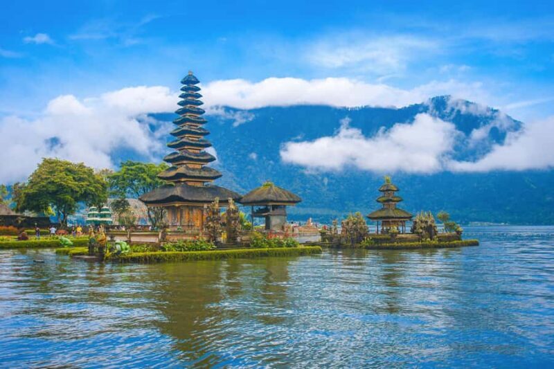 Bali: Ulun Danu Temple, Gitgit Waterfall & Lovina Beach Tour - Relaxing at Lovina Beach