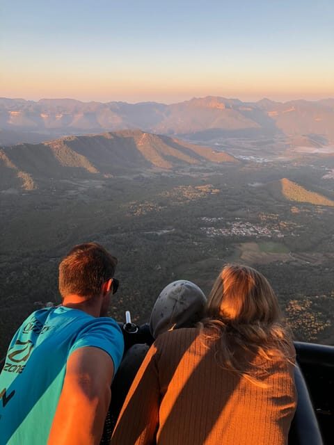 Balloon flight in la Garrotxa with transfer from Barcelona - The Experience for Different Travelers