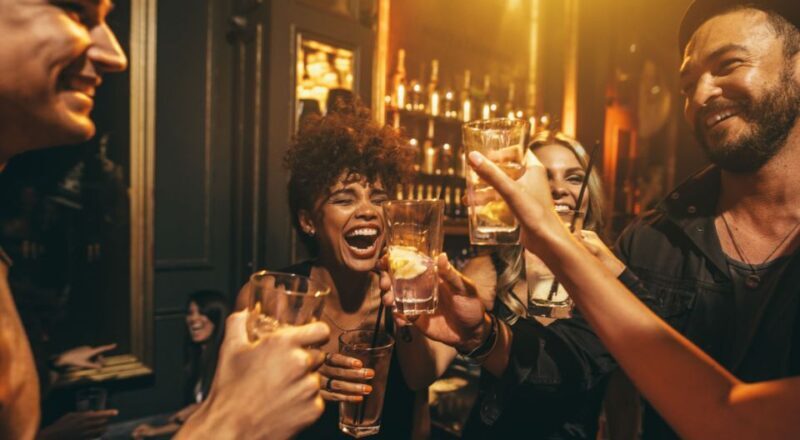 Bamberg: Bar & Club Tour with free Shots & VIP entry - Key Points