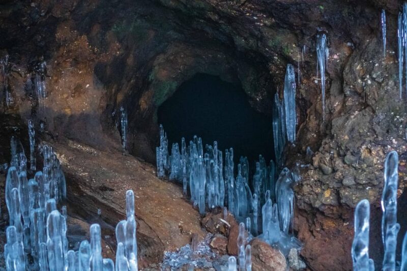 Bamboo Ice Cave: Snowshoe to see a natural phenomenon! - Key Points