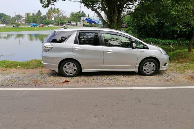 Bandaranaike International Airport (CMB) to Polonnaruwa Hotel Private Transfer - Vehicle Comfort and Amenities