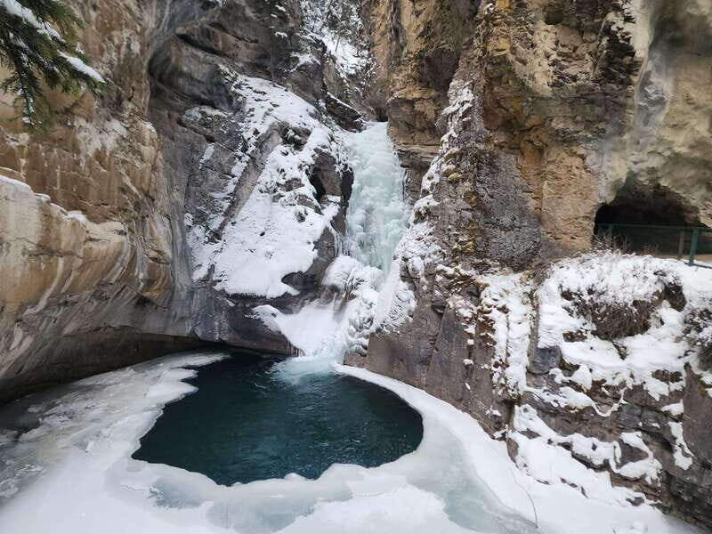 Banff/Canmore: Lake Louise & Johnston Canyon - The Highlights of Lake Louise