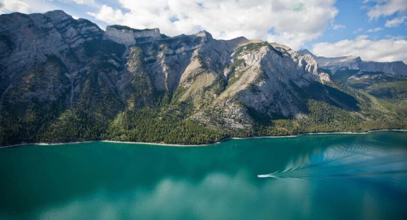 Banff: Lake Louise, Emerald Lake, and Moraine Lake Tour - Navigating the Itinerary: What You’ll Experience