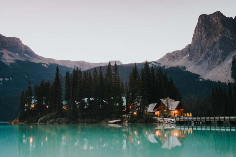 Banff : Lake Louise, Moraine, Emerald & Johnston Canyon tour - The logistics and travel experience