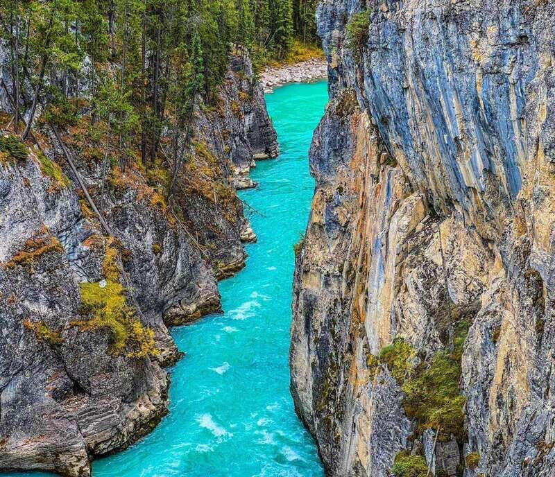 Banff: Lake Louise, Moraine, Emerald & Johnston Canyon Tour - A Practical Look at the Itinerary and What to Expect