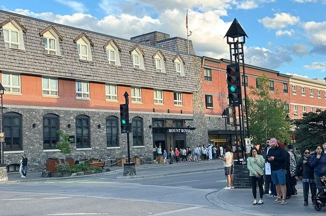 Banff to YYC Airport Shared Shuttle Service - Who Should Use This Service?