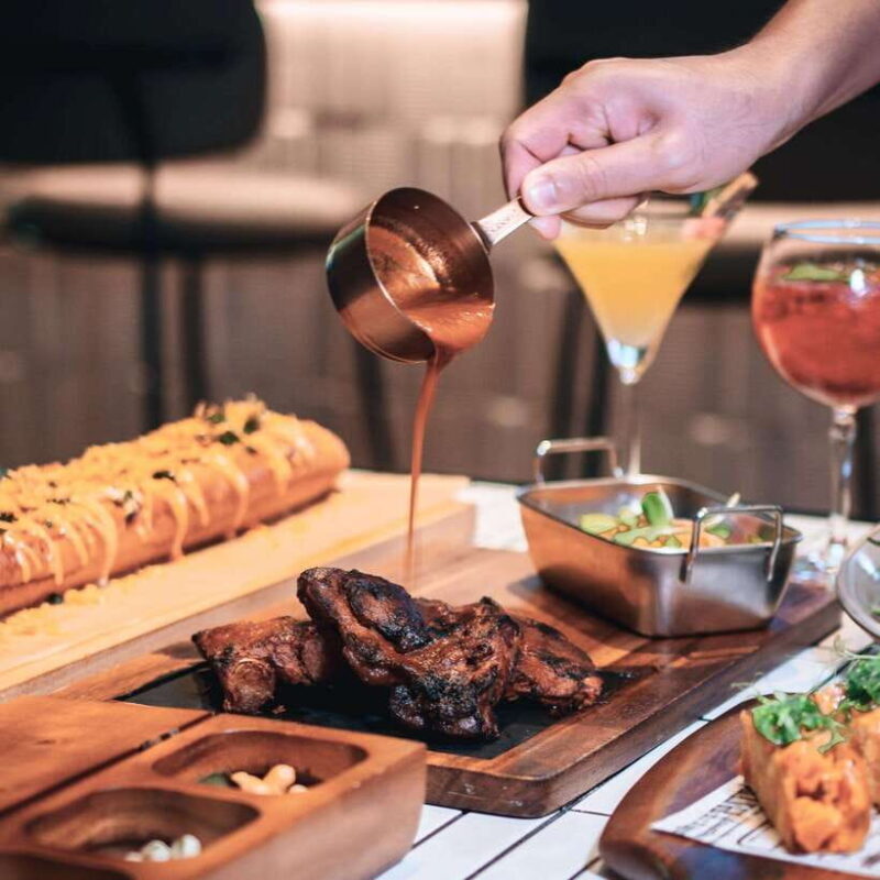 Bangkok: Ale House at Riverside Bar Millennium Hilton - The Experience in Detail