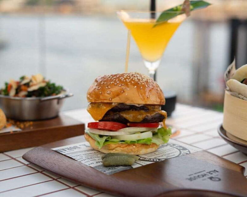 Bangkok: Ale House at Riverside Bar Millennium Hilton - FAQ