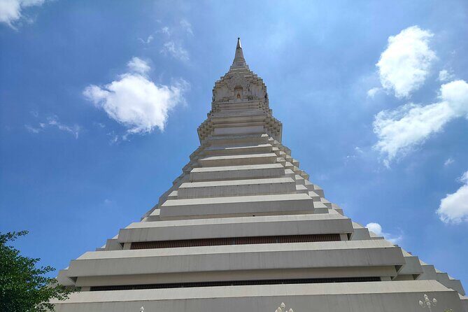 Bangkok Canal Tour: Chaophraya River and Wat Arun - Stop 2: Wat Arun (Temple of Dawn)