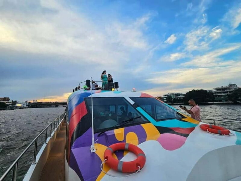 Bangkok : Chaophraya Booze Cruise  Drinks Onboard - Who Should Book This Cruise?