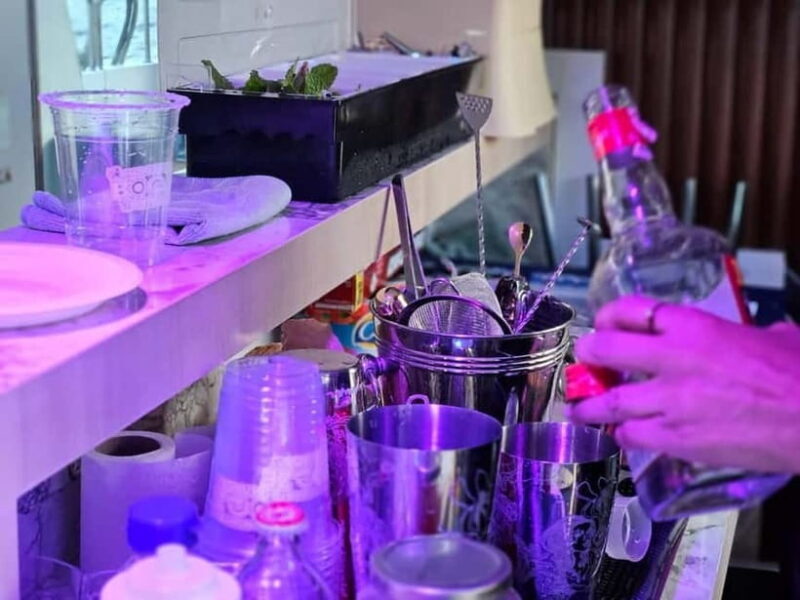 Bangkok : Chaophraya Booze Cruise  Drinks Onboard - The Sum Up