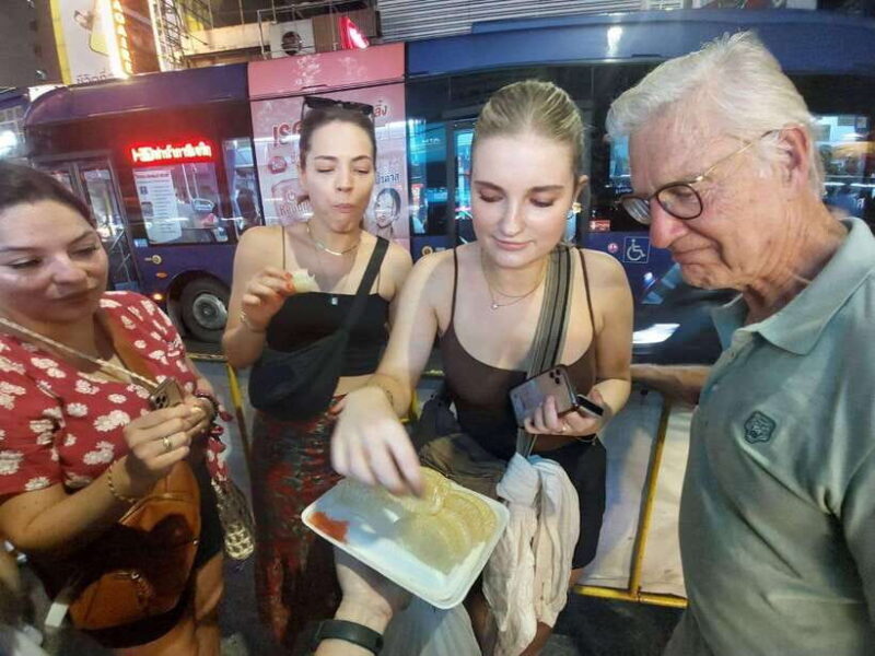 Bangkok: Chinatown Food Tour with Michelin Food Stalls - Authenticity and Immersiveness