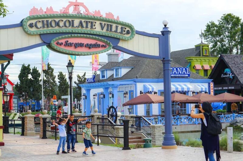 Bangkok: Chocolate Ville Entry with Transfer & Guide - Key Points