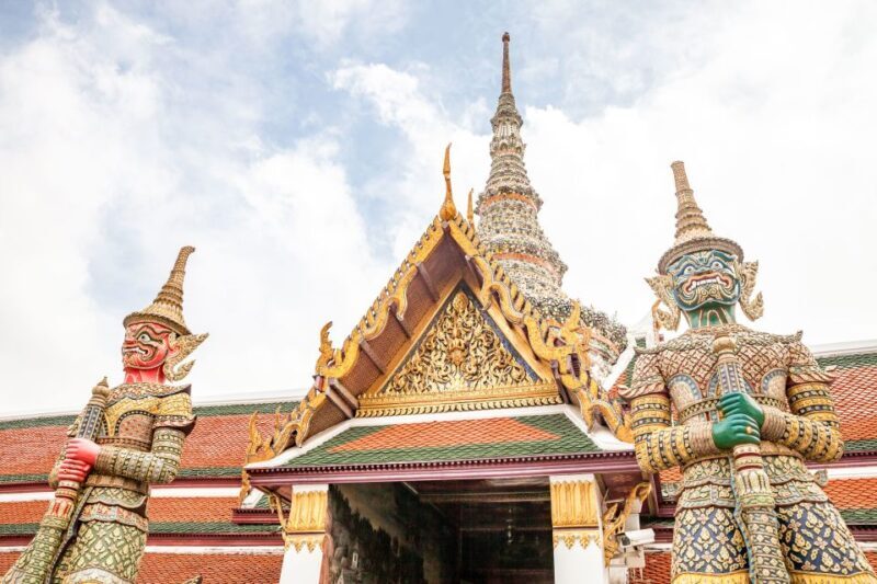 Bangkok: City Highlights Temple and Market Walking Tour - A Close Look at the Itinerary and Experience