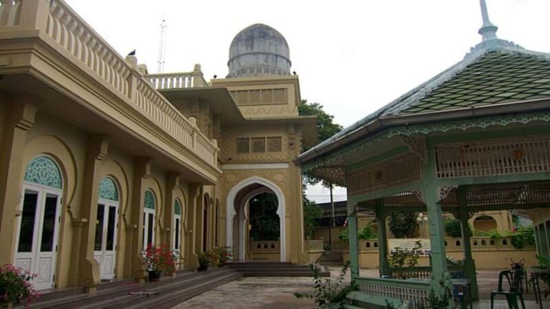 Bangkok: City & Muslim Landmark Tour with Halal Lunch - Exploring Bangkok’s Landmarks and Communities