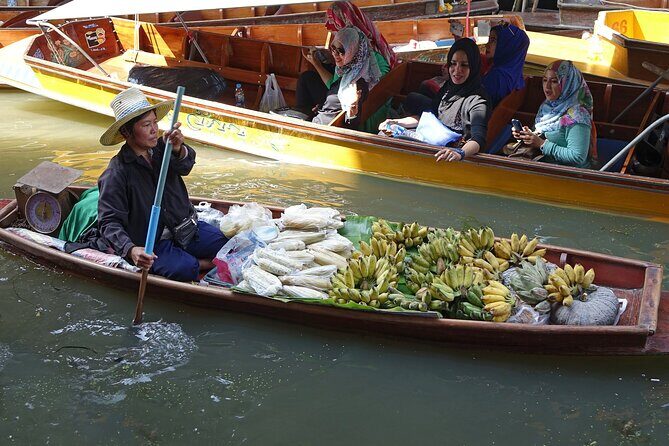 Bangkok Damnoen Floating Market and Maeklong Railway Private Tour - Maeklong Railway Market: A Whimsical Wonder
