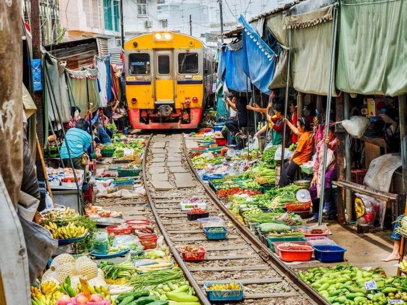 Bangkok: Damnoen Saduak and Ayutthaya Private Day Trip - Visiting the Railway Market