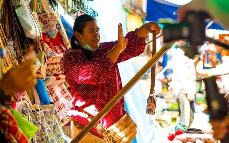 Bangkok: Damnoen Saduak and Train Market with Boat Ride - The Sum Up: Authentic, Fun, and Good Value
