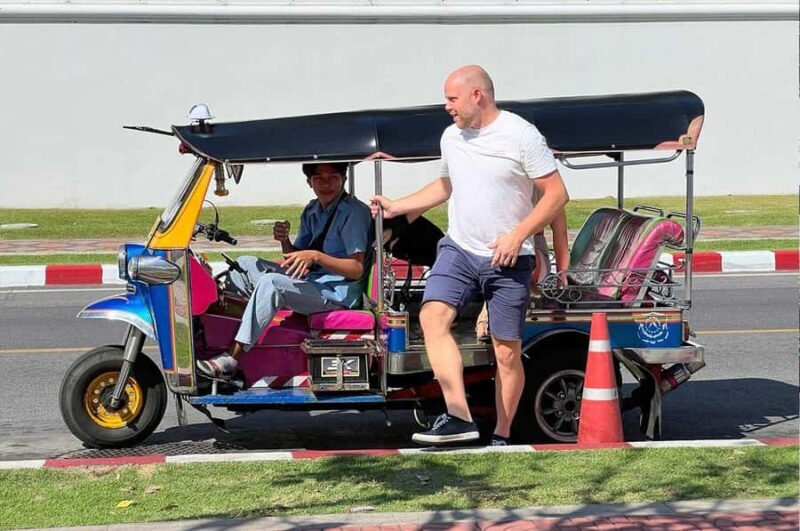 Bangkok Day Tour: Food, Temple & Tuk-Tuk - Exploring Talat Noi: Street Art and Cultural Heritage