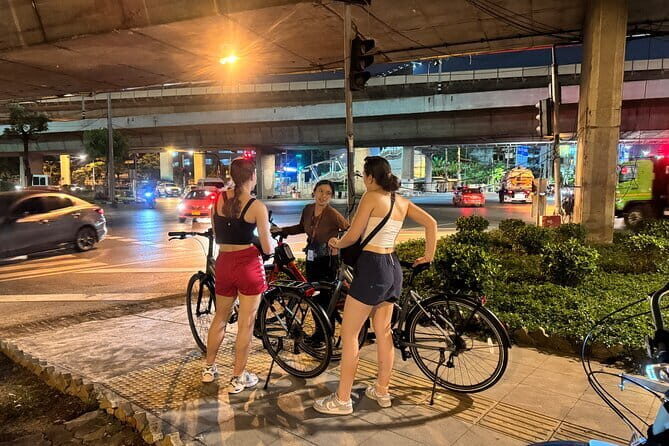 Bangkok: Discover Thonburi by Night: Evening City Bike Tour - Practical Details and Value