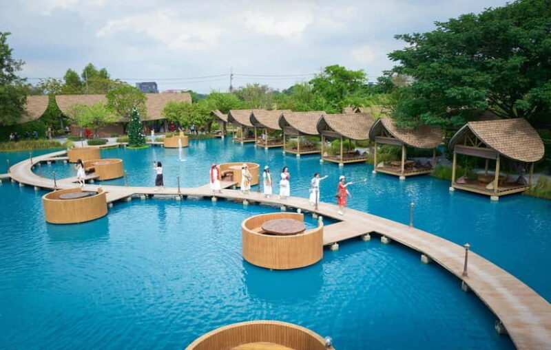 Bangkok: Floating Market, Phra Pathom Pagoda & Cafes Tour - Key Points