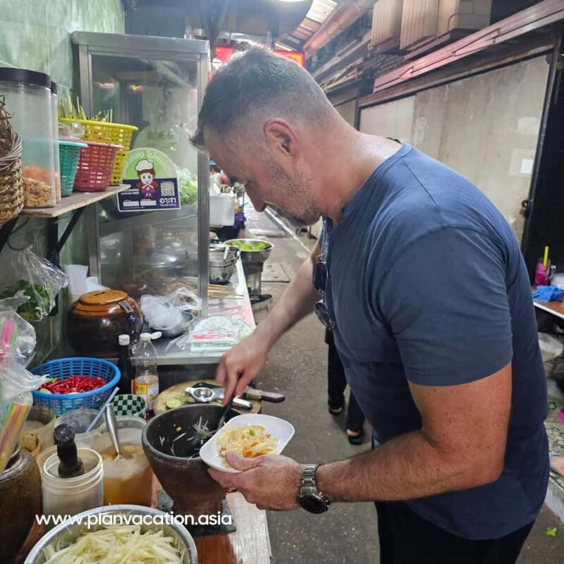 Bangkok: Full-Day Walking Tour Mini Group - Key Points