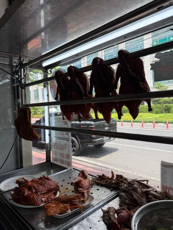 Bangkok: Giant Swing Street Food Tour with 15+ Local Dishes - Discovering Old Bangkok Through Food and Streets