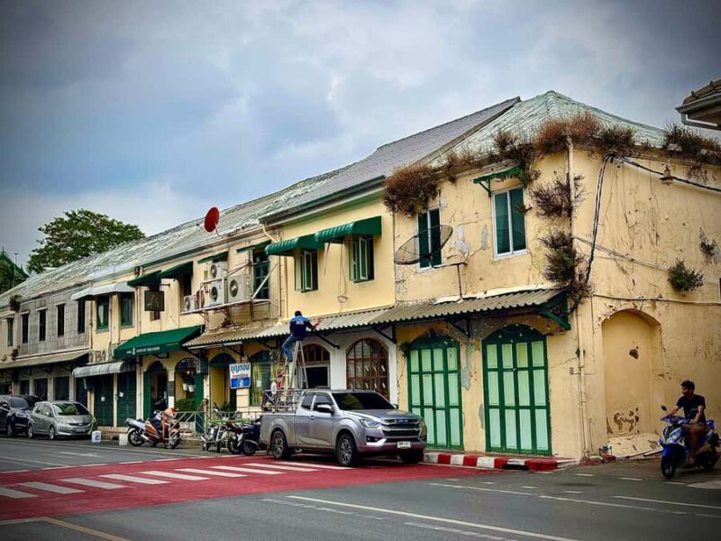 Bangkok: Giant Swing Street Food Tour with 15+ Local Dishes - Authenticity and Customer Feedback